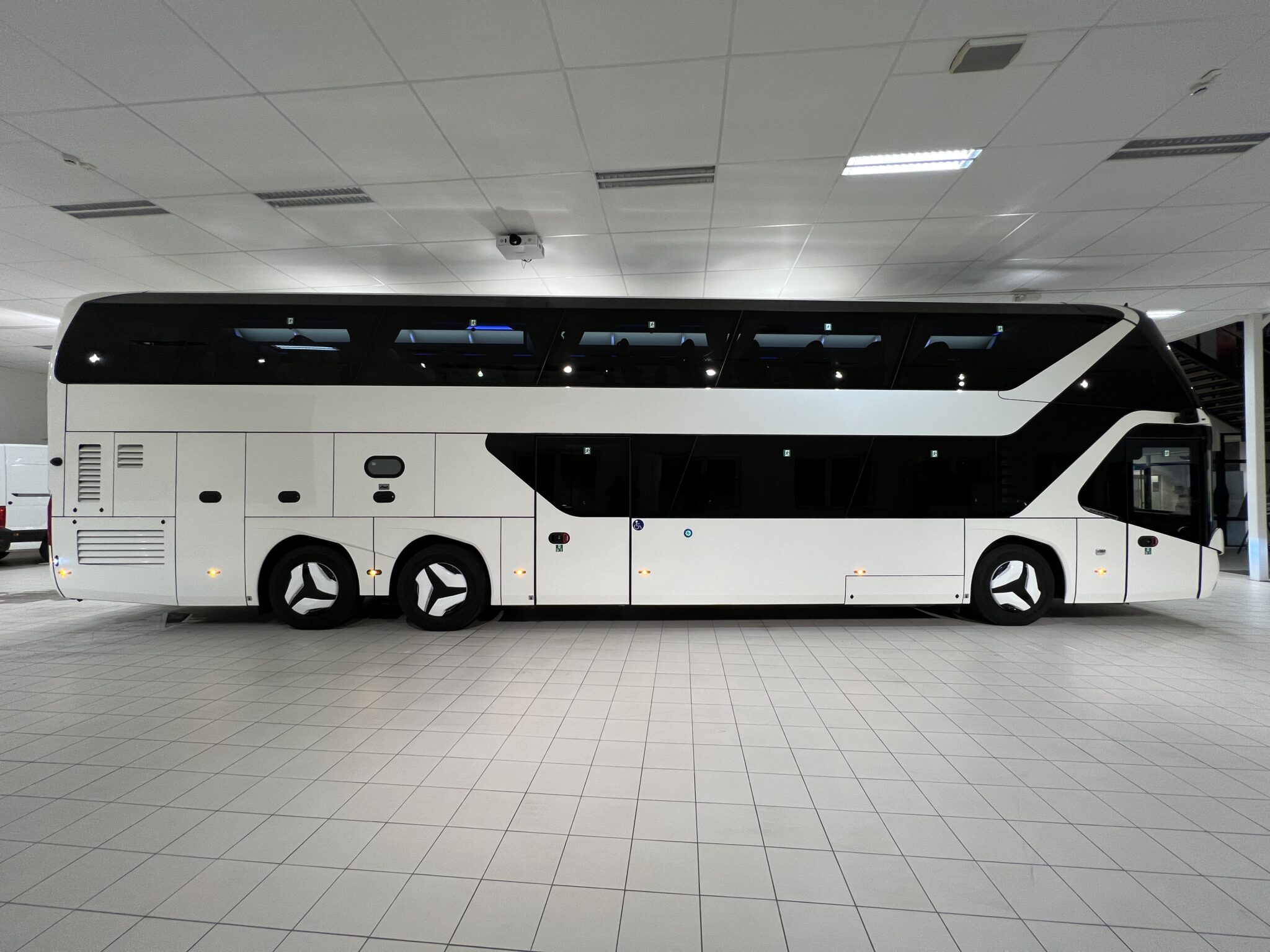 NEOPLAN SKYLINER P06 Euro 6E V.I.P Class (Light Edition) - Neoplan